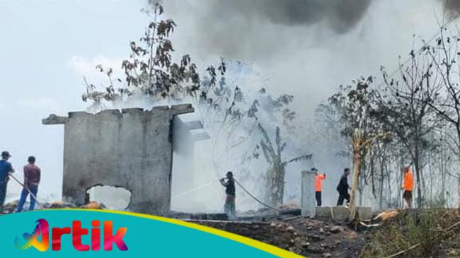 Kebakaran Lahan di Kudus Akibat Membakar Sampah