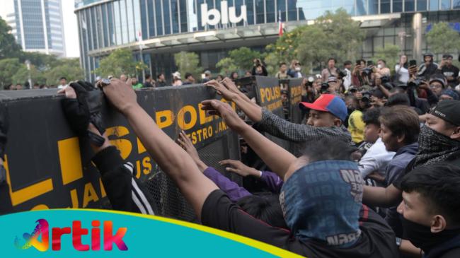Ratusan Mahasiswa Kepung Bundaran HI, Desak Prabowo Hentikan Program ...
